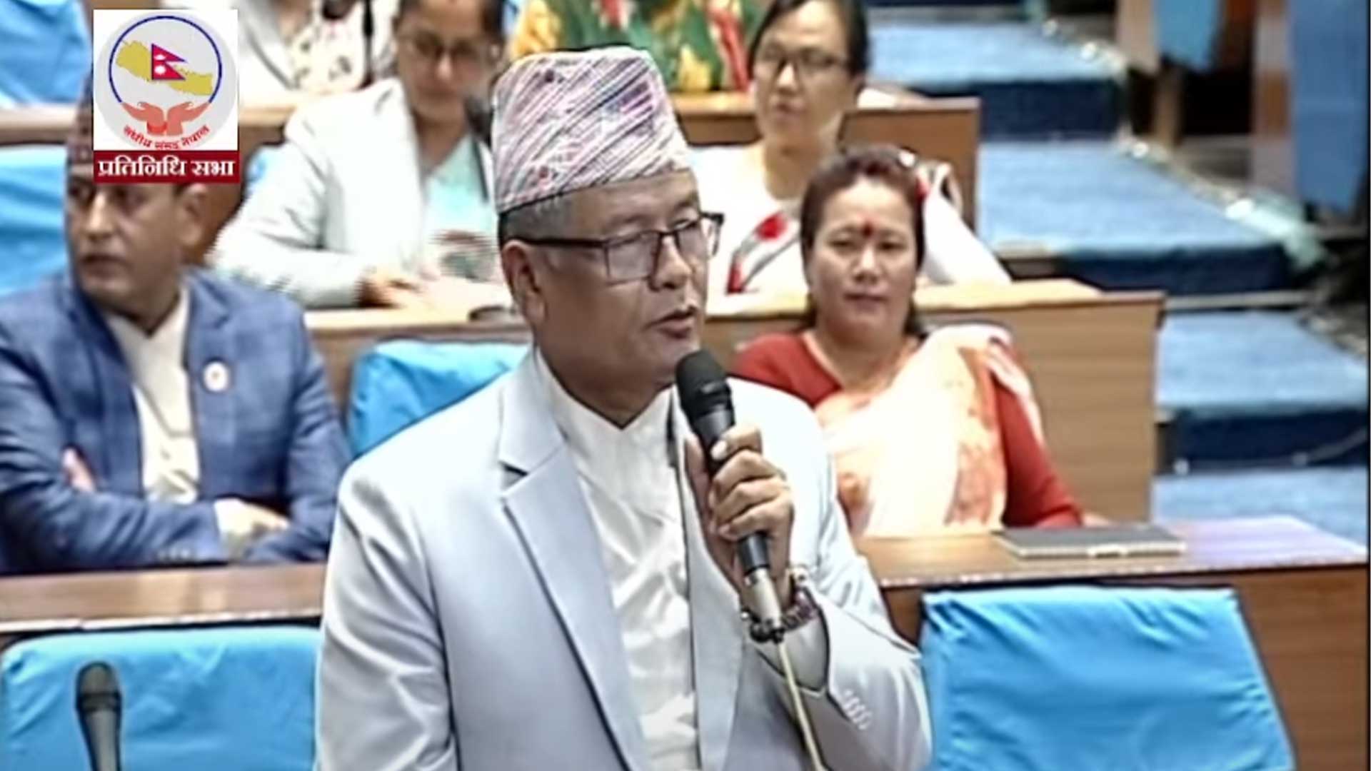 घरेलु महिला श्रमिकलाई गैरकानुनीबाटोबाट विदेश पुर्‍याउने काम भइरहेको छ, रोकौं : उपसभापति गुरुङ ...